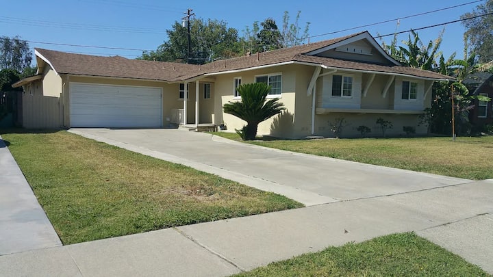 Live Large 5 Bedroom/3 Bath-1 Mile To Disney Tram - Anaheim