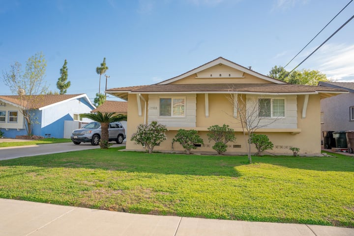 Cozy 5 Bedrooms/3 Baths Home Close To Disneyland - Anaheim, CA