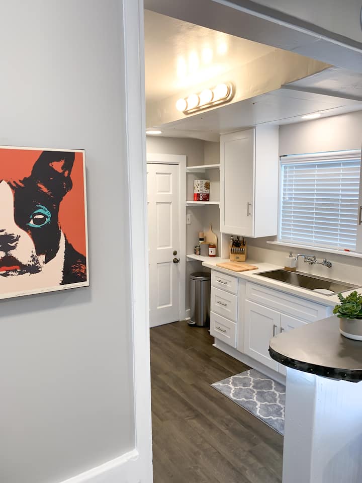 Charming Studio Steps From The Beach! - Huntington Beach, CA