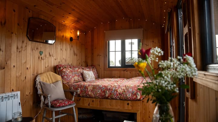 Willowtree Glamping Mournes 
Luxury Secluded - Annalong