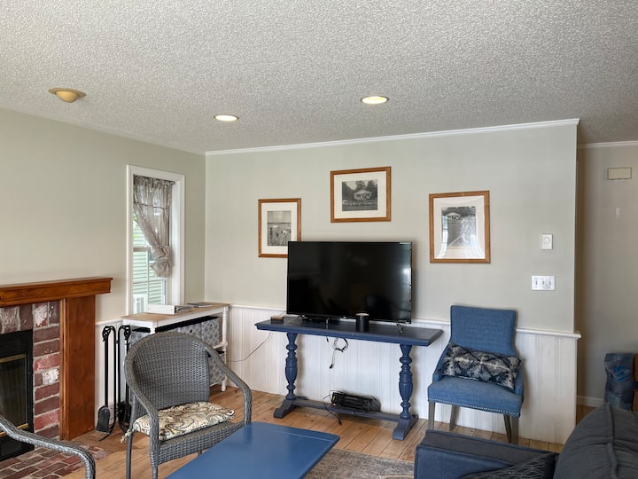 Lakefront Home, Clean, E.haddam - Summer 
Winter - Colchester, CT