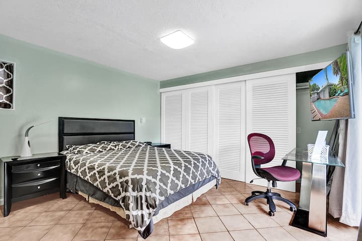 Private Cabana W/ Private Entrance; Close To Beach - Boca Raton, FL