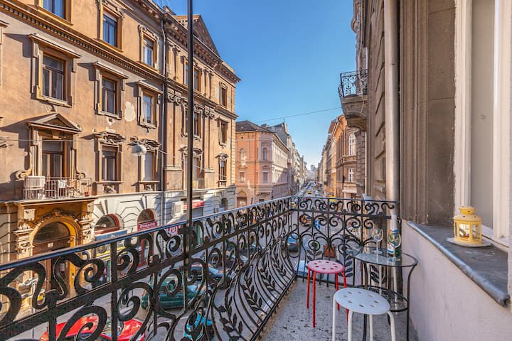 Luxury Art Deco Flat With Balcony - Budapest