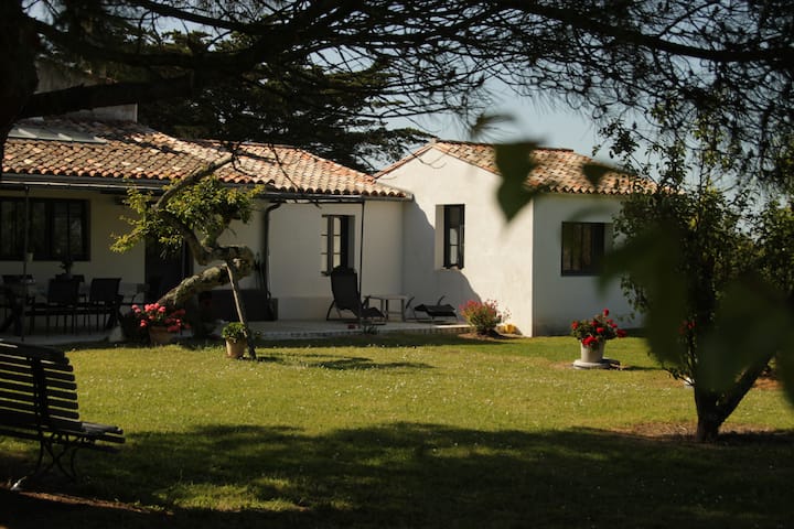 Belle Longère Au Coeur Des Marais - La Couarde-sur-Mer