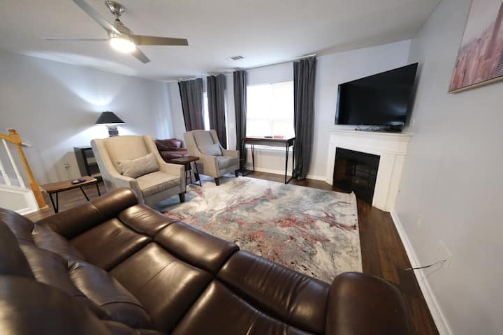 Cozy 3br Getaway Near Atlanta Airport W/king Bed - Riverdale, GA