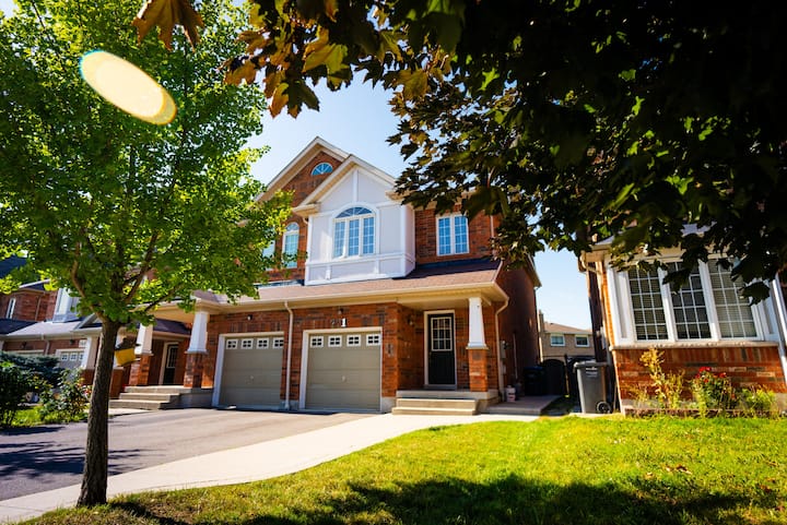 Great 3br 2.5 Bath Home Near Square One!! - Mississauga