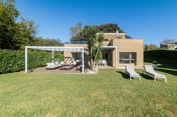 Villa Con Piscina En Llanes - Llanes