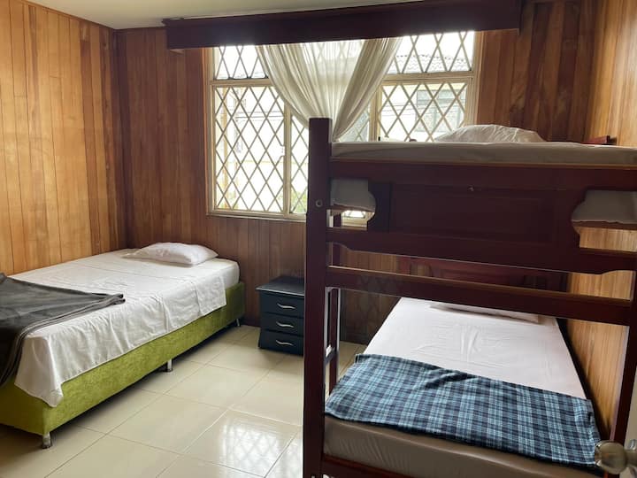 Habitación Triple Básica Con Baño Compartido - Popayán