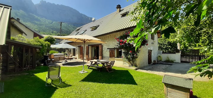 Maison Typique Dans Un Petit Village Du Vercors - Vercors