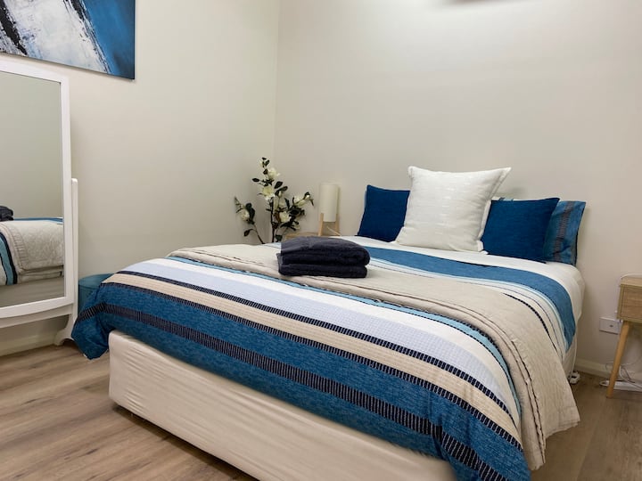 Cosy & Central Gem! Continental Breakfast Included - Albury