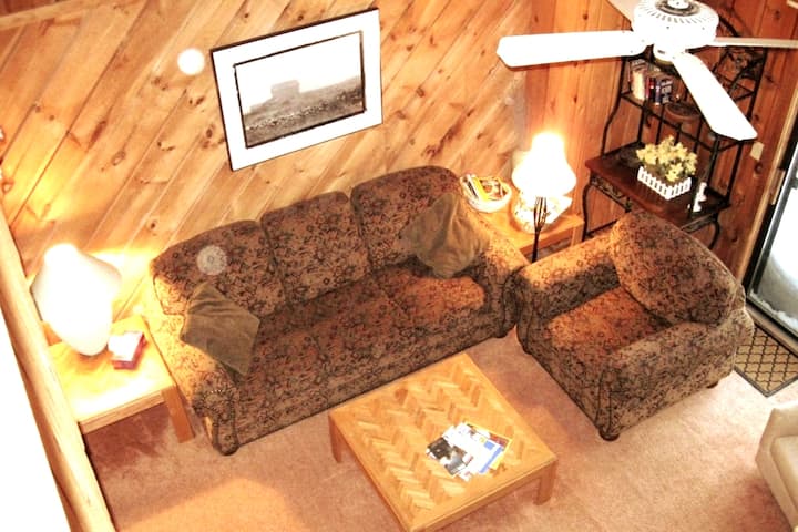 Comfy Cozy Ski Townhome - Free Shuttle, Ski Home! - Mount Snow, VT