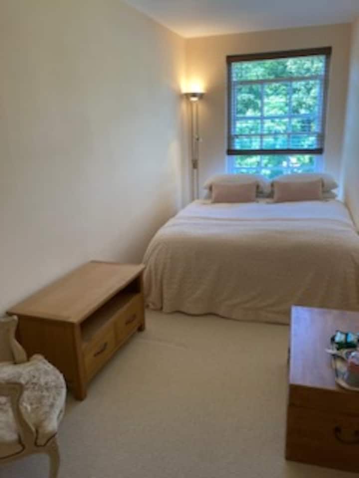 Quiet Double Room In Friendly Home-great Views! - Bath