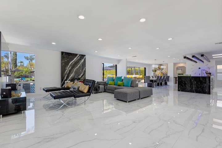 Modern Contemporary Palm Springs Home In San Diego - Palm City - San Diego