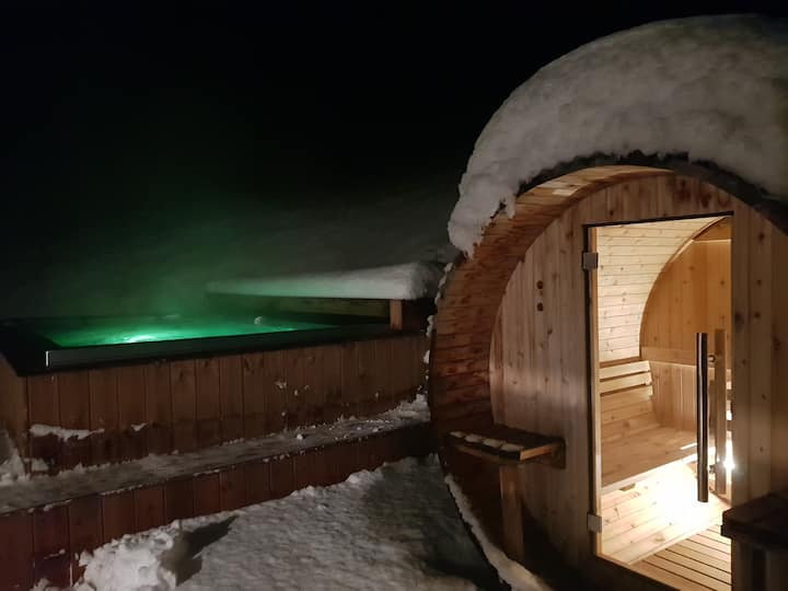 Un Paradis Caché  Avec Jaccuzzi 10 Places Et Sauna - Savoie