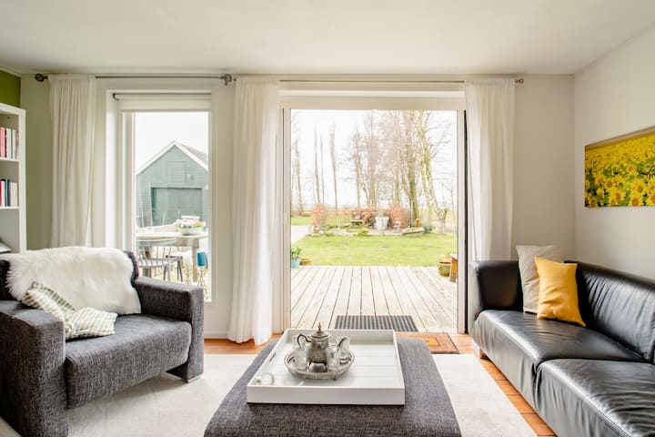 Idyllic Farmhouse In The Countryside Of Amsterdam - 