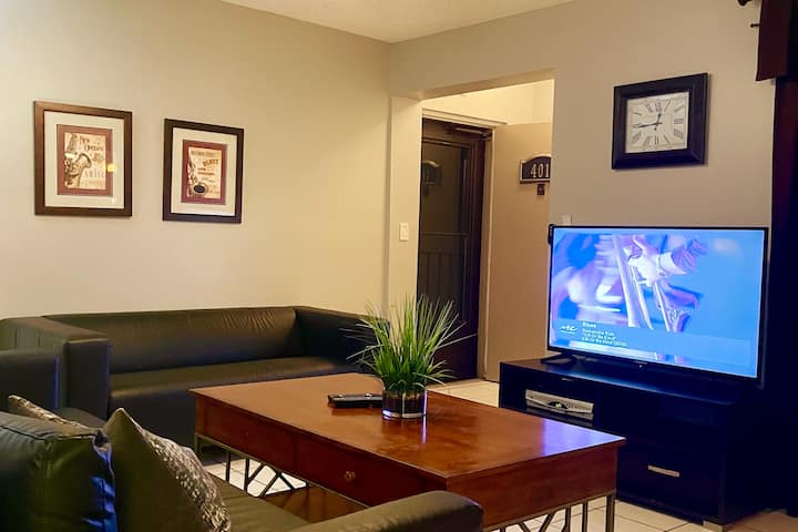 401-sunny Isles Condo  5-minute Walk To The Beach! - Sunny Isles Beach, FL