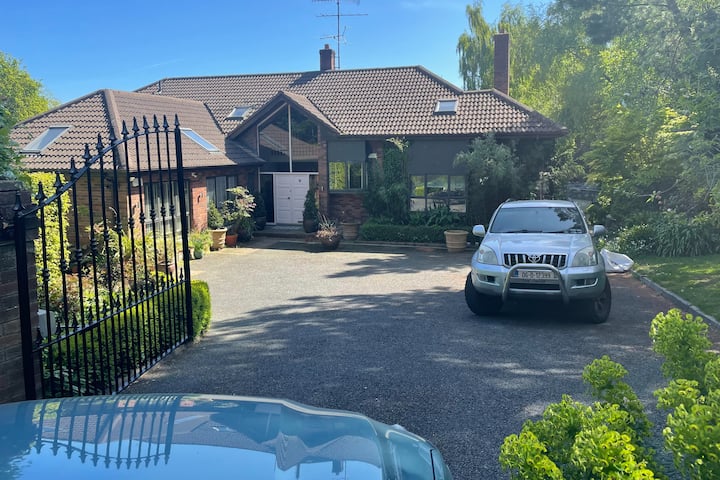 Stylish Family Home In Delgany - Bray