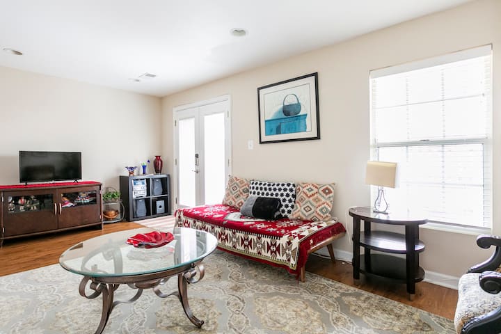 Comfortable & Private Suite Near Springfield Metro - Alexandria, VA