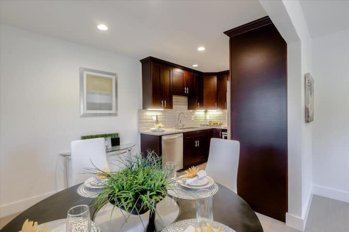 Modern 5-stair With Central Heating & A/c - Mountain View, CA