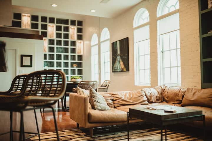 5-star Luxury Apartment - Atop The Seagle Building - Gainesville