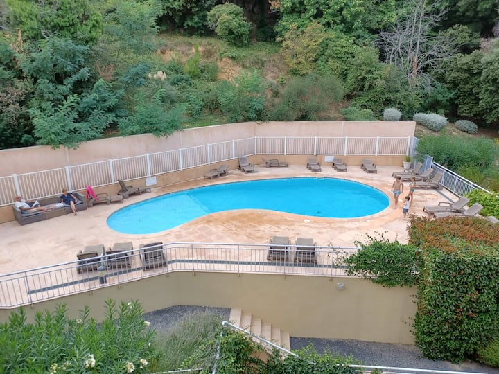 Apartment Near St Tropez. Car Park And Pool. - La Garde-Freinet