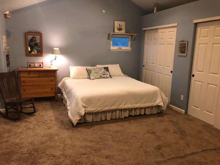 Red Rocks Sunrise Room - Morrison, CO