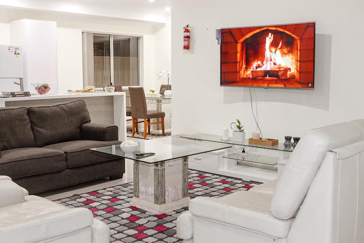 Massive 6bed & 4 Bath Home Only 10 Mins From Perth - Perth