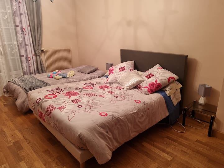 Grande Chambre Familiale Dans Maison Agréable - Lamotte-Beuvron