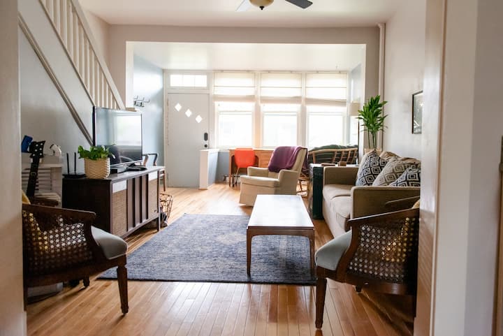 Beautiful Regent Square Rowhouse - Pittsburgh, PA