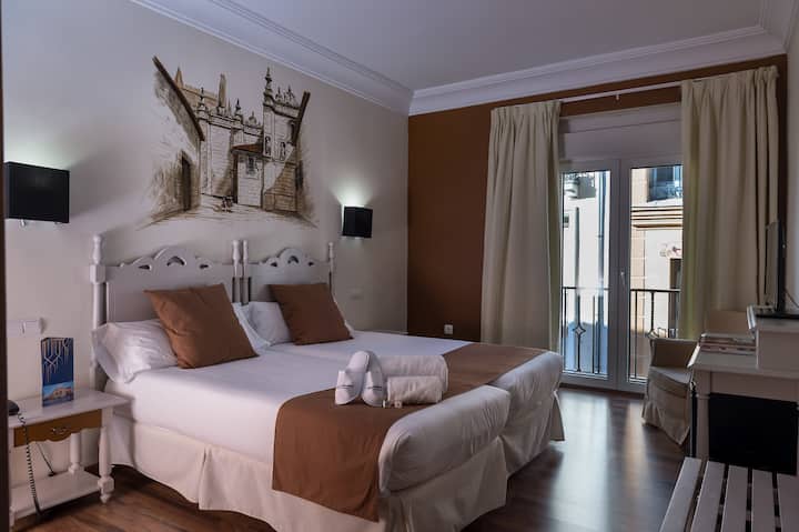 Doble Standard Palacio Valderrabanos - Ávila‎