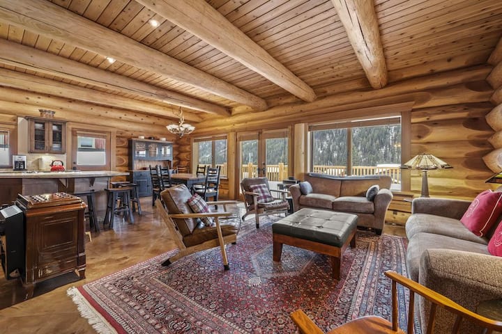 Eagle View Chalet Luxury Ski-in Log  Cabin - Sun Peaks Resort, BC