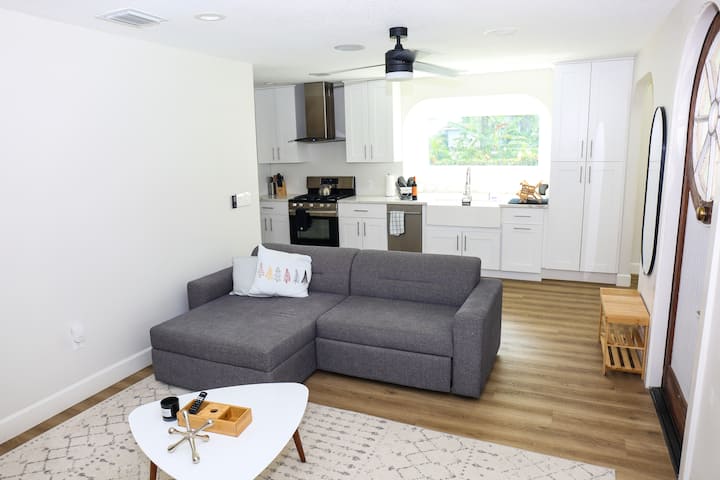 The Euclid Bungalow L 5 Mins From Downtown St Pete - St. Petersburg, FL