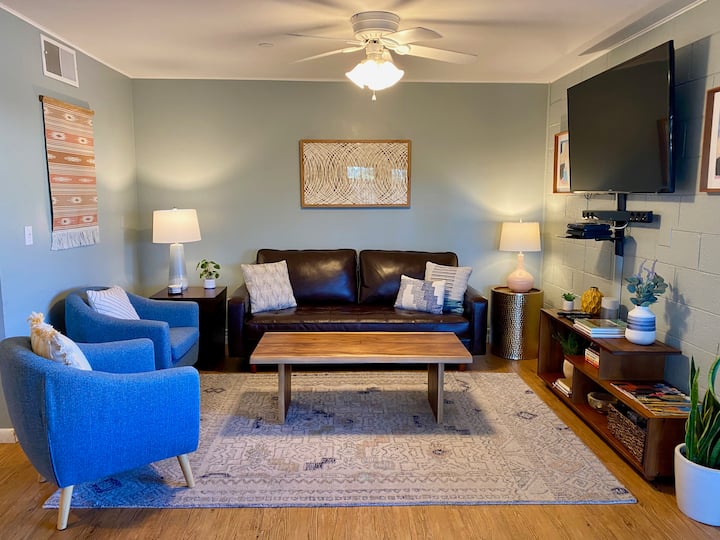 Yellow Door - Views, Walk To Shops & Restaurants - Sedona, AZ