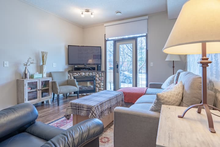 Mystic Springs Chalets - Pool, Hot Tub, Ac - Alberta