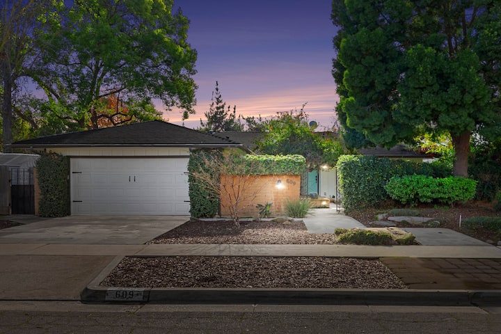 🌳 Lush Garden Hideaway 🌿-Professionally Cleaned 🛀🏻🚿 - Fresno, CA