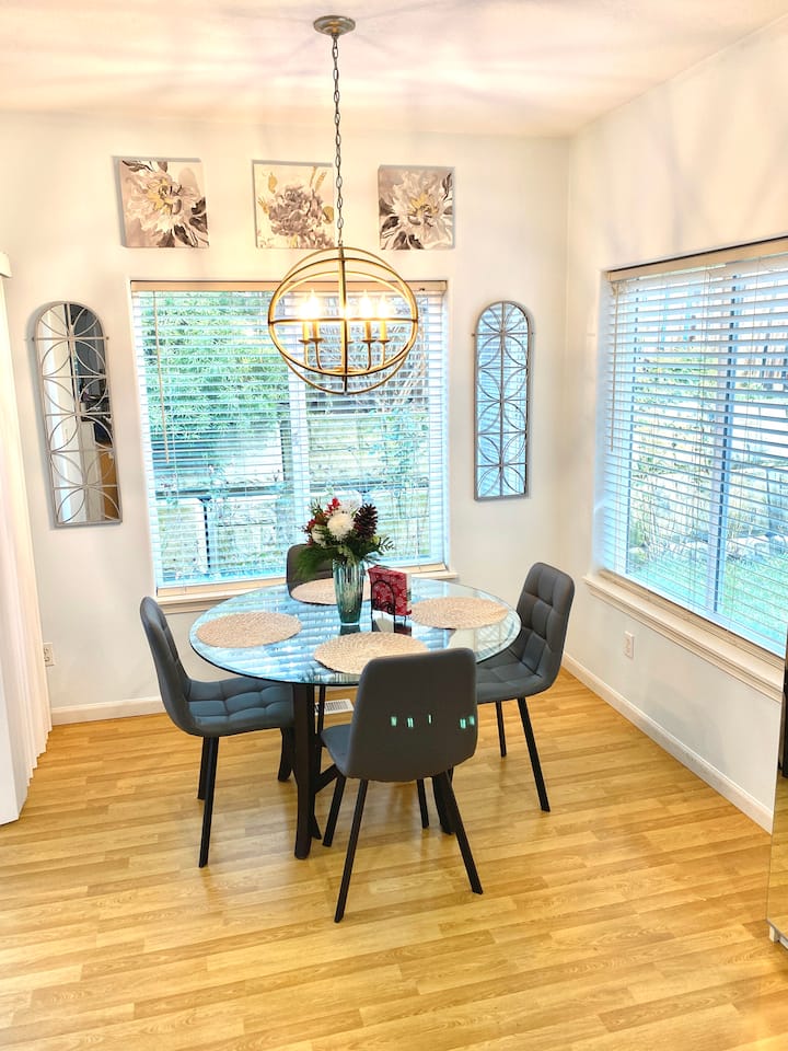 1 Mstrbdrm 2 Flrs House-intel Nike Max Pcc Seaside - Hillsboro, OR