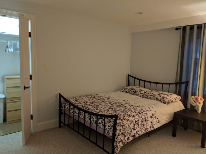Large Bedroom + Full Private Bath - Cambridge, MA