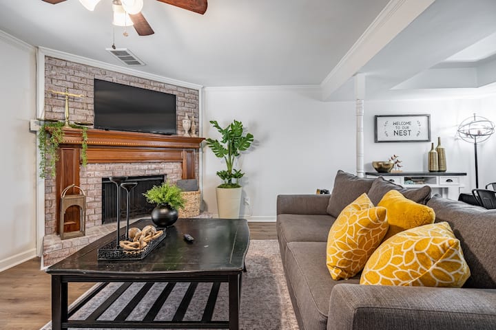 Near I-75 & Atl Attractions | Smart Tvs! - Marietta, GA