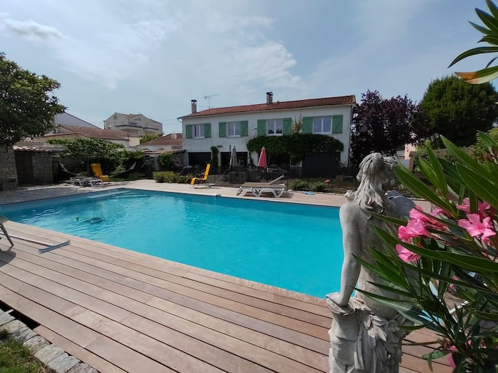 Villa 7 Chambres Avec Piscine à 600 M De L'océan - Royan