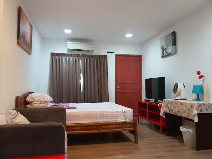 Spacious Room 4 (1+) Near Mrt In The East - Singapour