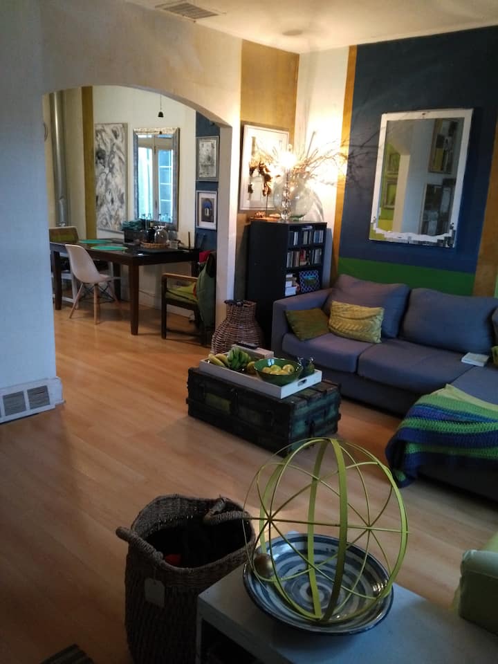 The Green Casita(females Only) - Windsor, ON, Canada