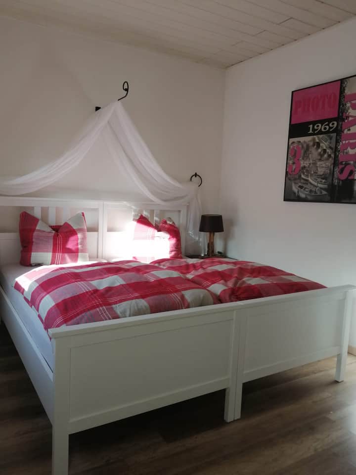 Apartment Mit  1  Schlafzimmer - Bonn