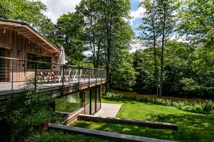 Modern Lakeside Retreat Perfect For Families - Livingston Manor, NY