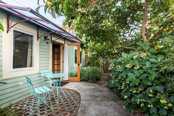 Private, Clean Garden Cottage- Great Location! - Portsmouth - Portland