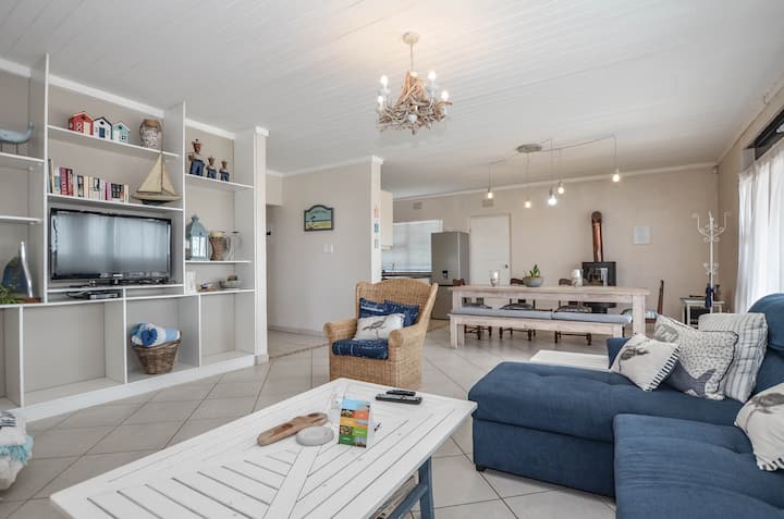 9 On Dolfyn - Yzerfontein
