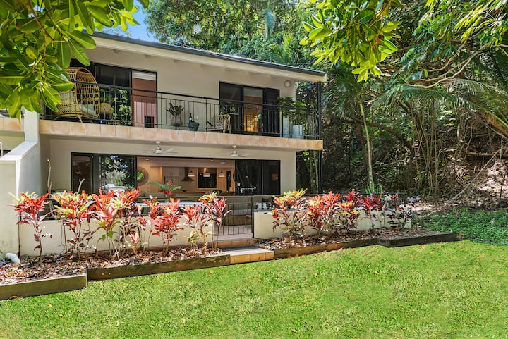 On The Beach 5  |  Port Douglas - Port Douglas