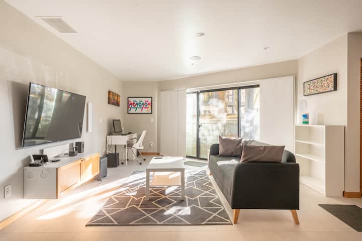 Downtown Nw Portland Willamette Riverfront Condo! - Portland, OR