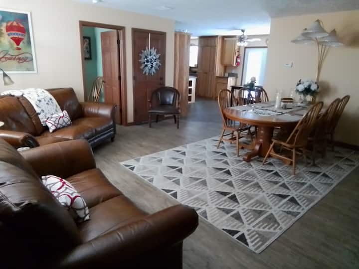 Pinehaven Place - Pet Friendly Home In Labadie, Mo - Defiance Ridge Vineyards, Defiance