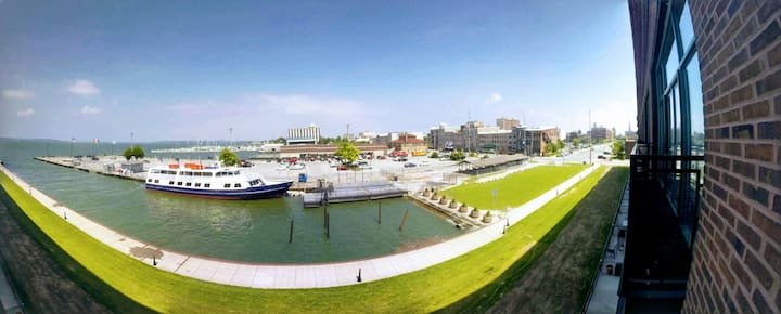 Lake Erie Lakefront Loft - Sandusky, OH