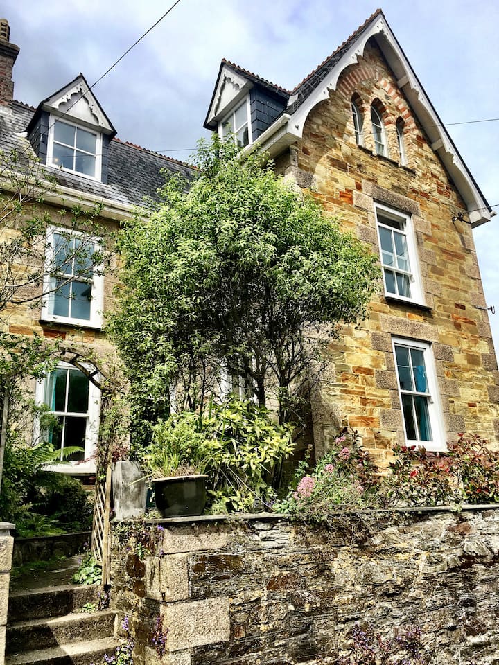 Large Family House In St Agnes,short Walk To Beach - Perranporth